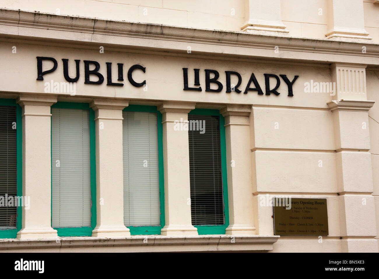 Public library sign hi-res stock photography and images - Alamy