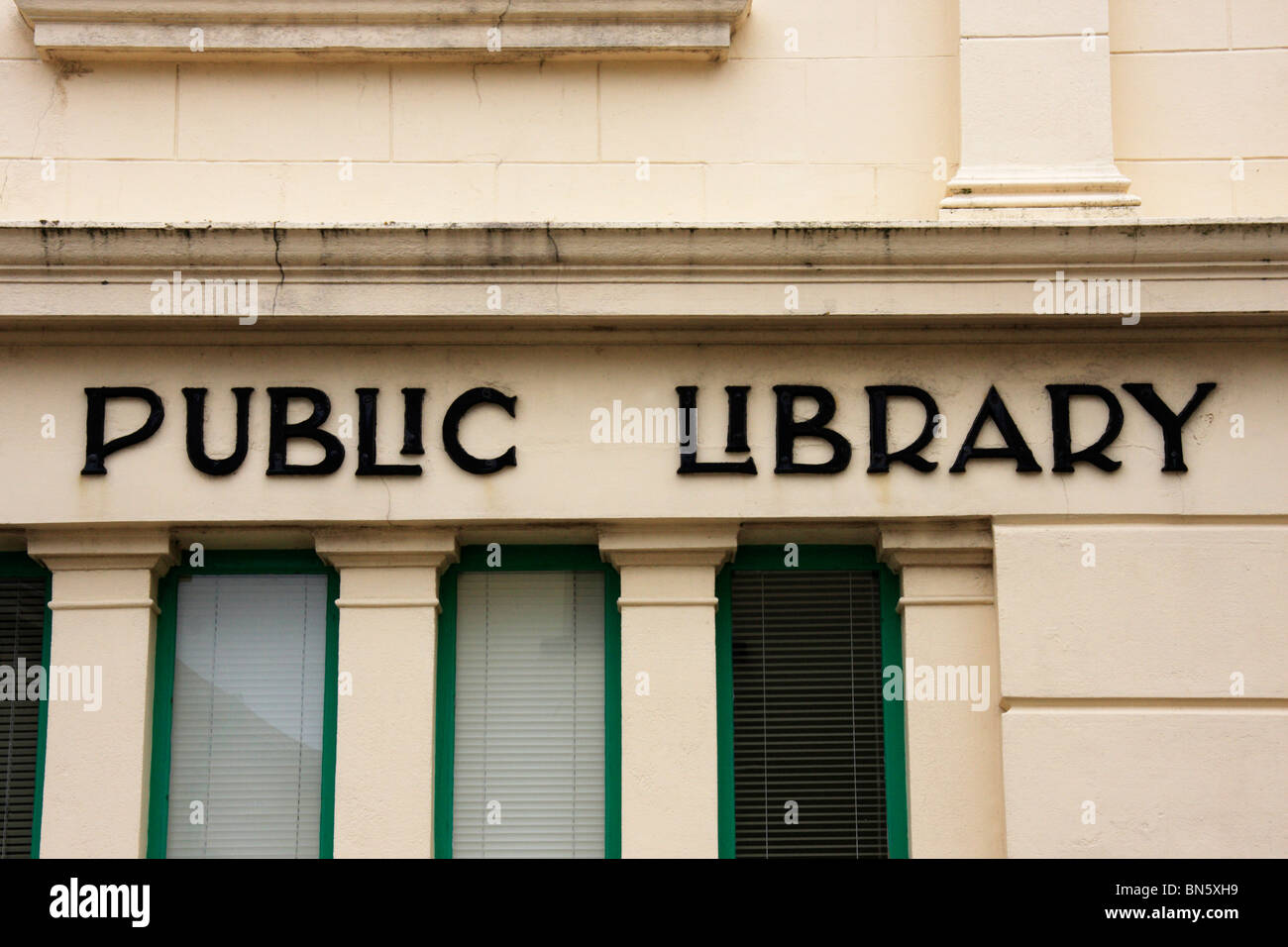 Public library sign hi-res stock photography and images - Alamy
