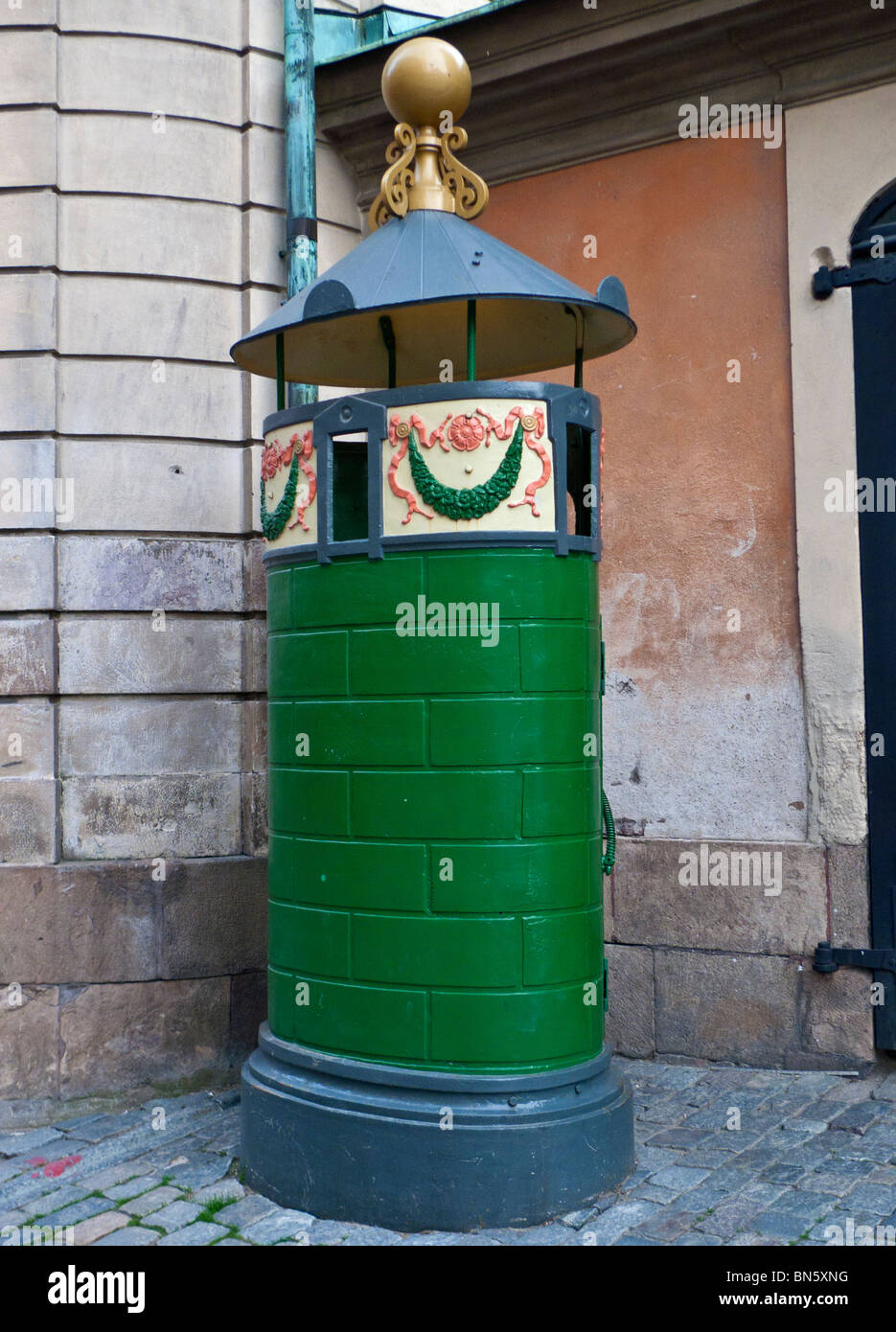 Outdoor public urinal hi-res stock photography and images - Alamy