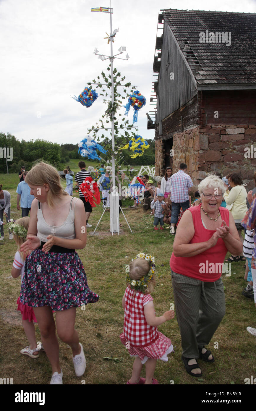Maypole dancing traditional dance hi-res stock photography and images - Alamy
