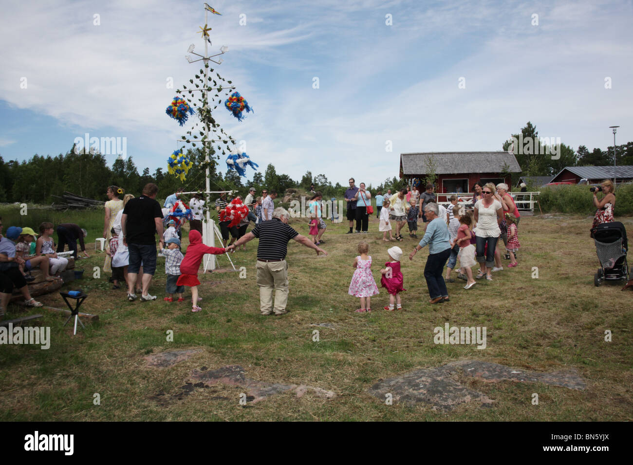 NORDIC TRADITIONAL MIDSUMMER FAMILY FAMILIES: Families dancing around ...