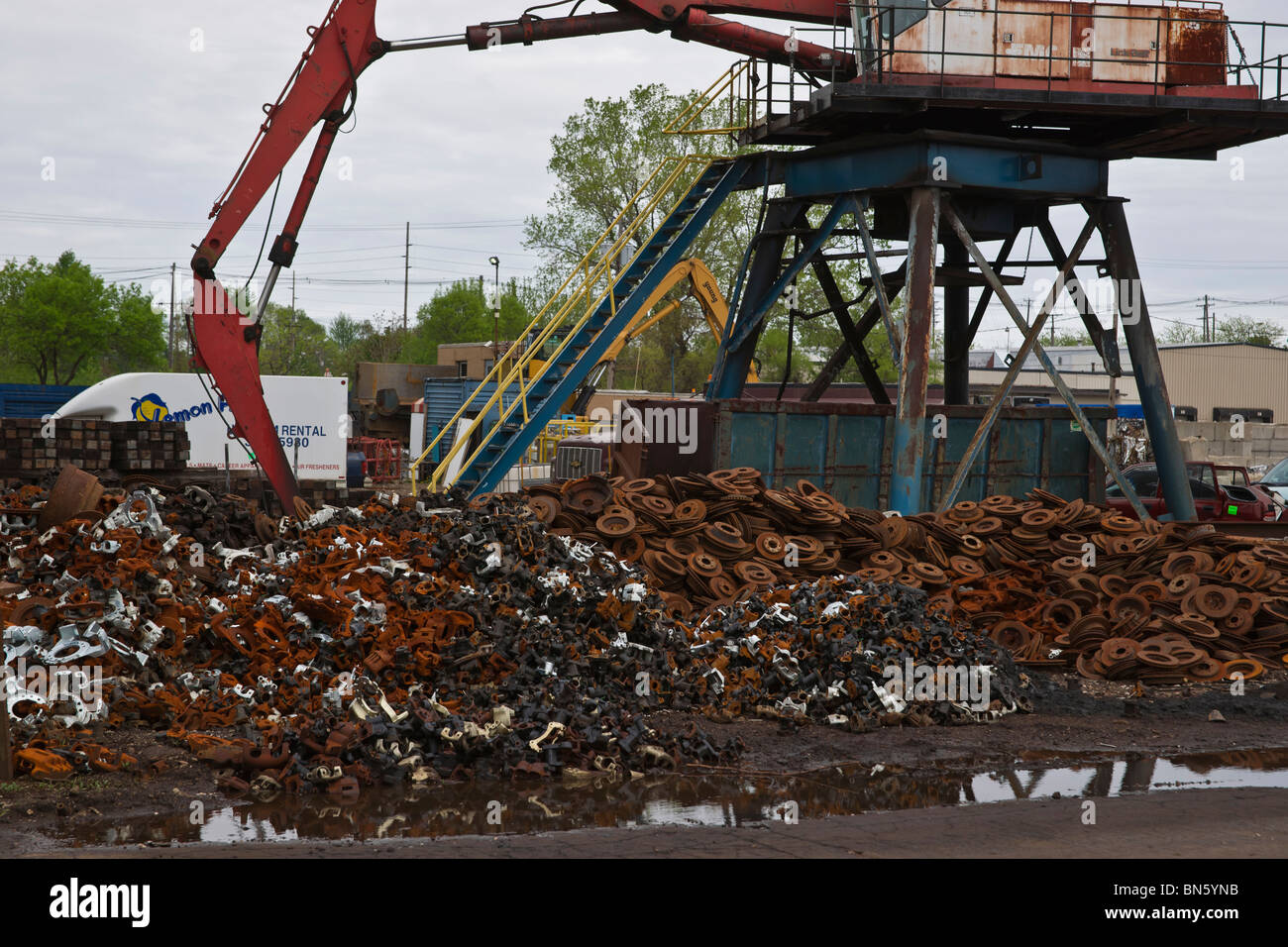 Junk Yard Crane Stock Photos & Junk Yard Crane Stock Images - Alamy