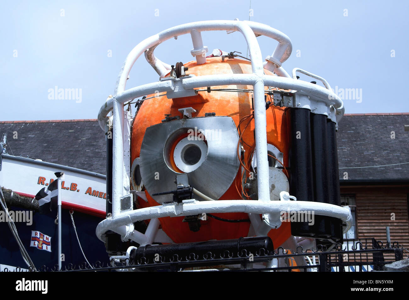 Diving bell hi-res stock photography and images - Alamy