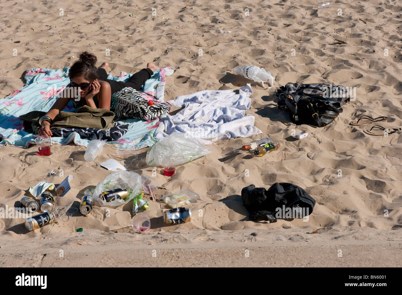 Beach litter people uk hi-res stock photography and images - Alamy