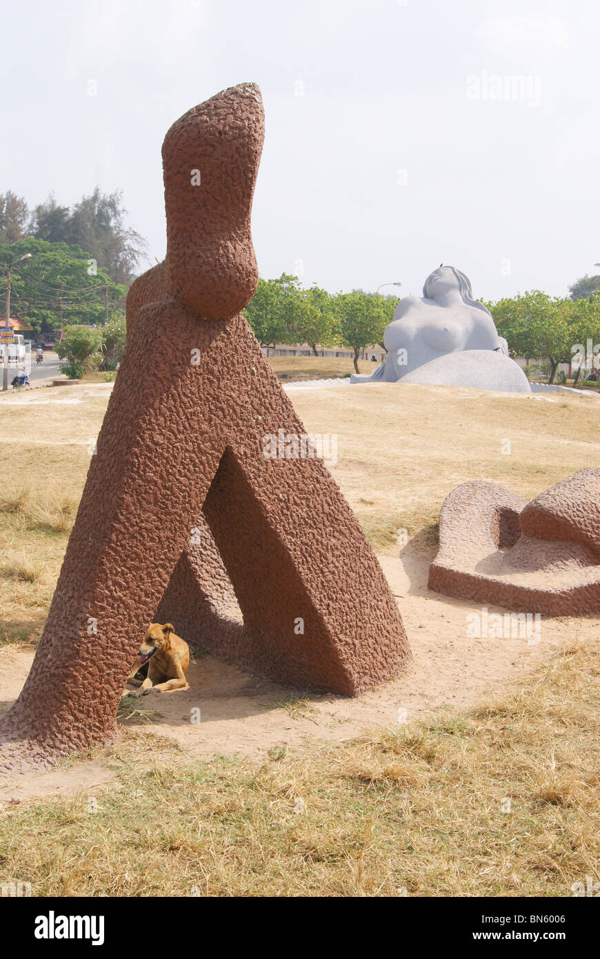 Legs statue hi-res stock photography and images - Alamy