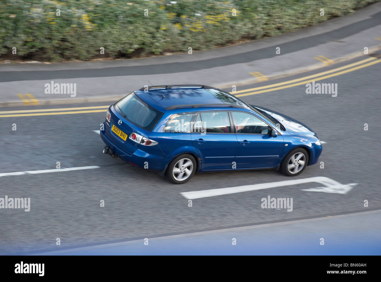 Vehicle turning right hi-res stock photography and images - Alamy