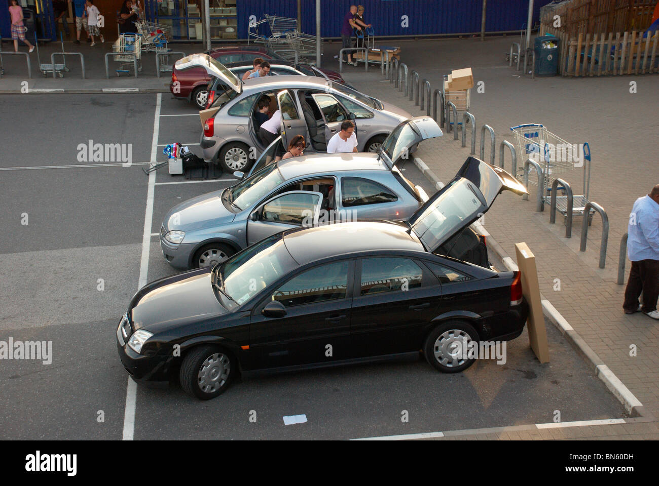 Loading bay with cars hi-res stock photography and images - Alamy