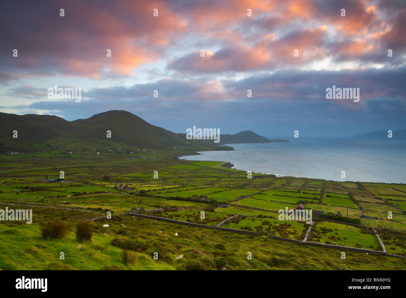 Dramatic coastal landscape at sunset, Ballinskelligs Bay, Iveragh ...