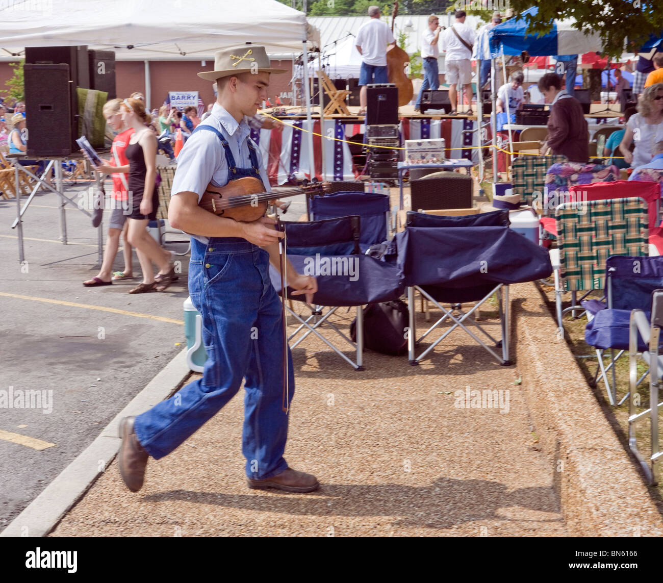 A fiddler walks toward the stage to perrform in the Smithville Jamboree ...