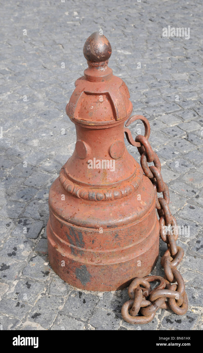 Pavement railing hi-res stock photography and images - Alamy