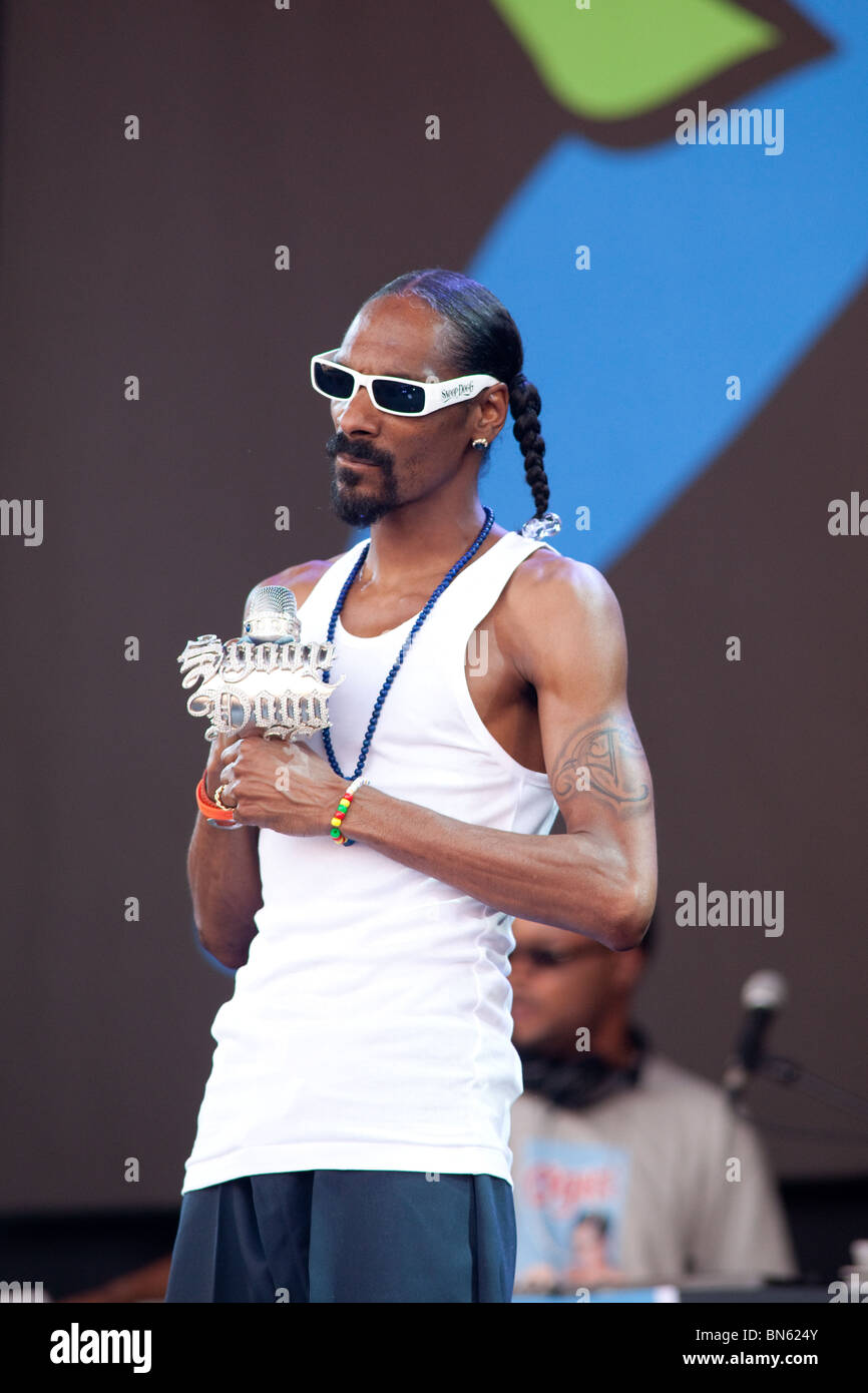 Snoop Dogg playing the Pyramid Stage at the Glastonbury Festival, Friday 25th June 2010 Stock ...