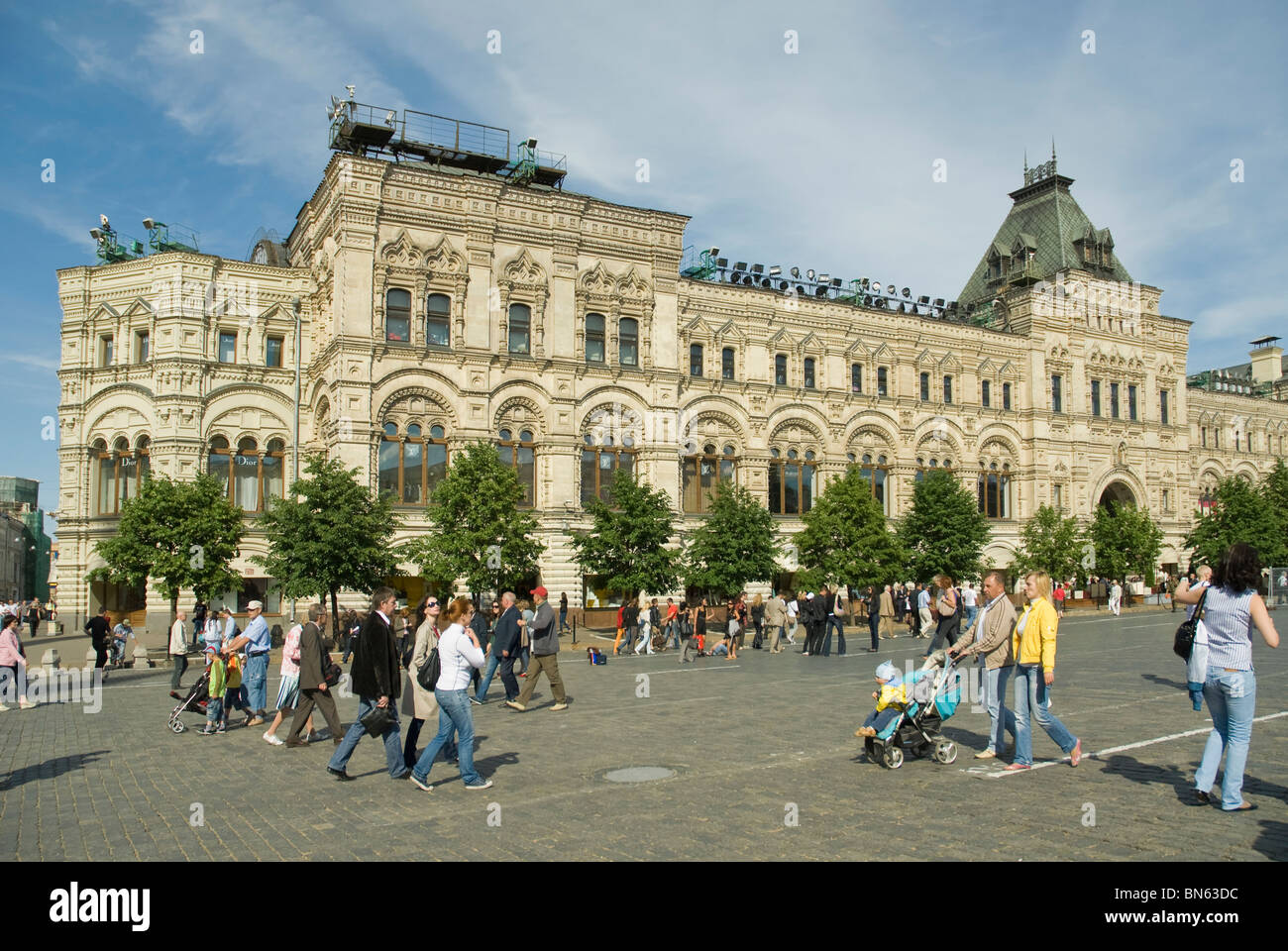 People walk on famous square hi-res stock photography and images - Alamy