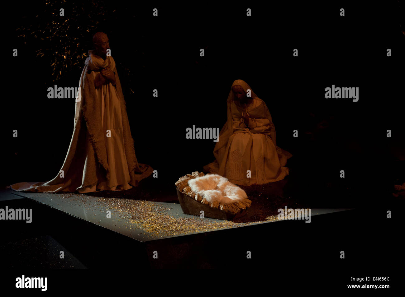 Nativity christmas empty manger hi-res stock photography and images - Alamy