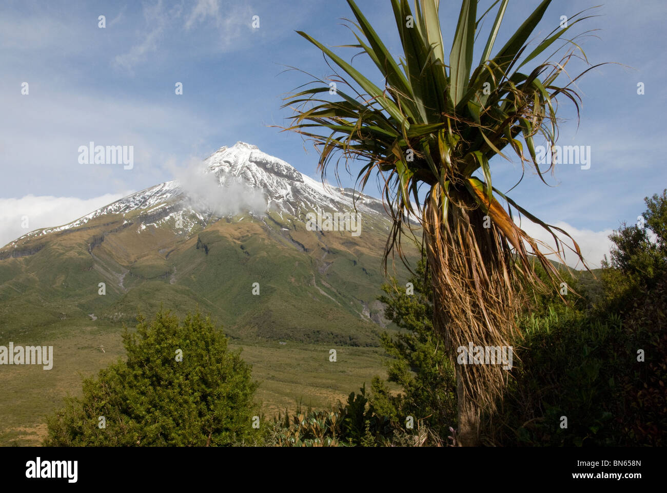 Mount Taranaki, (or Mount Egmont) Volcano, Egmont National Park ...