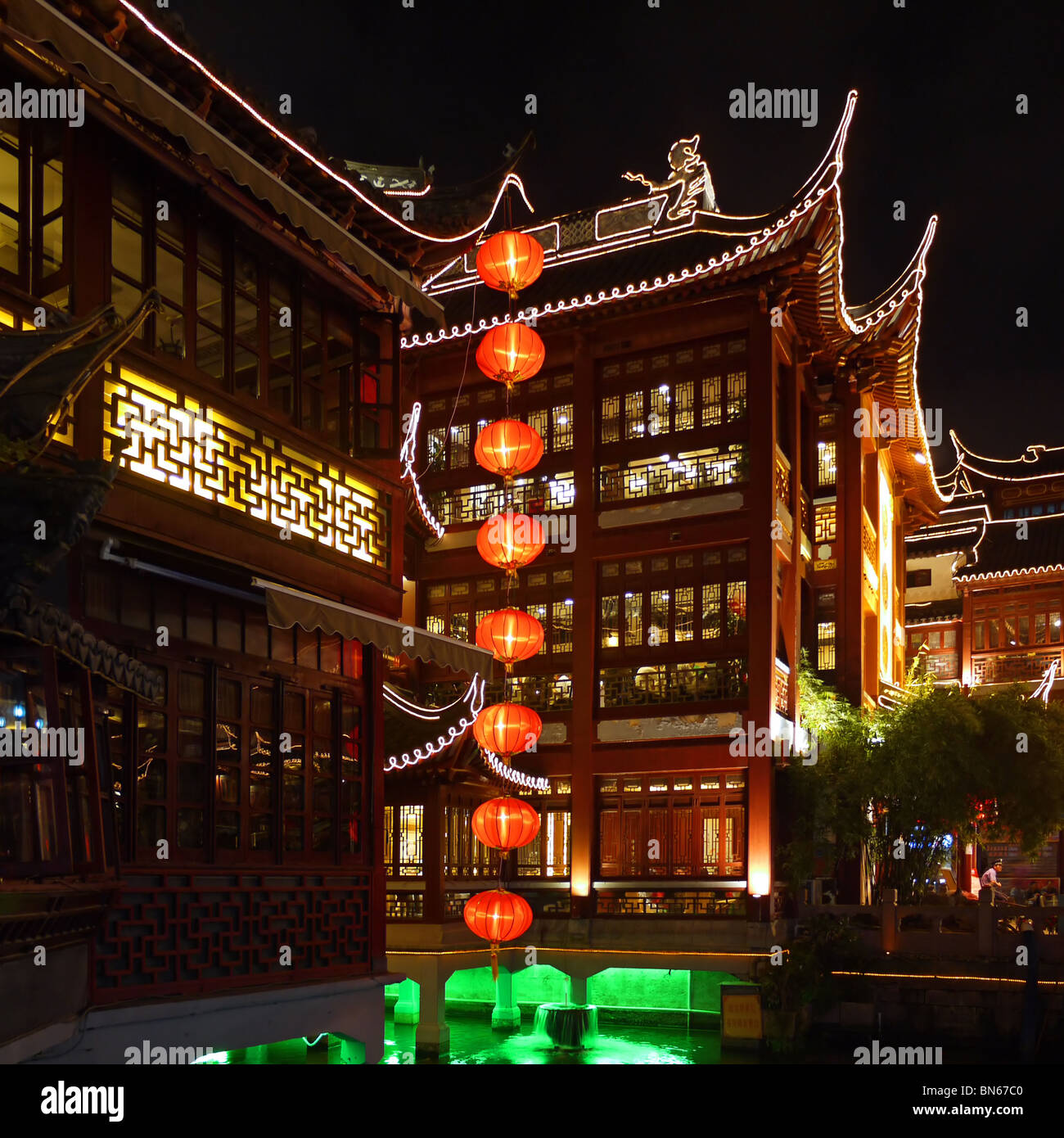 China gardens red pavillion yu yuan hi-res stock photography and images ...