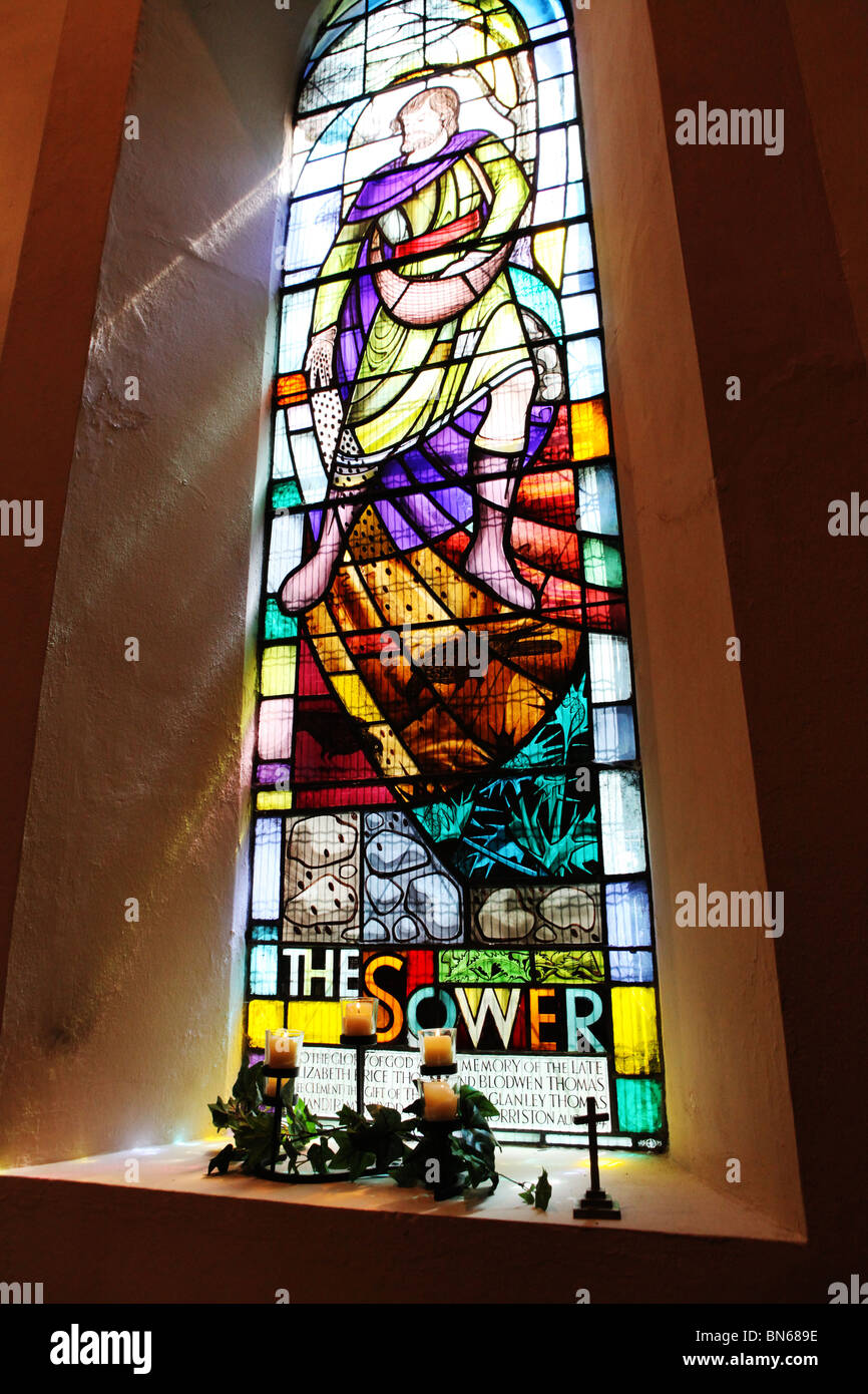Stained glass church window uk hi-res stock photography and images - Alamy