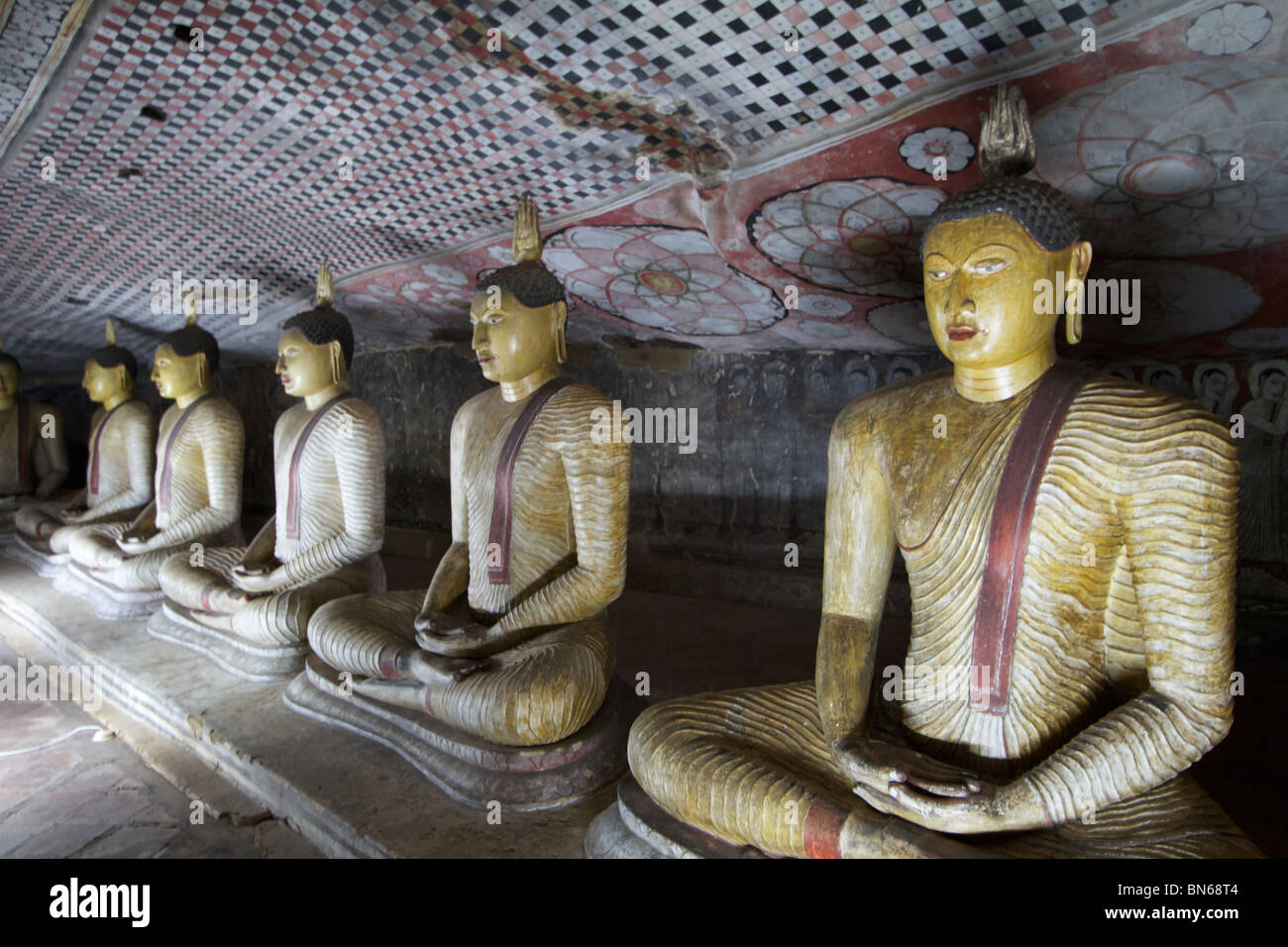 Cave line hi-res stock photography and images - Alamy