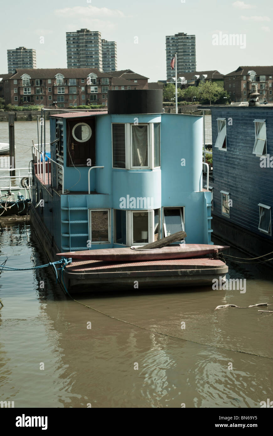 Chelsea houseboats hi-res stock photography and images - Alamy