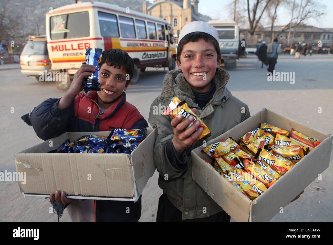 Displaced people in refugee hi-res stock photography and images - Alamy