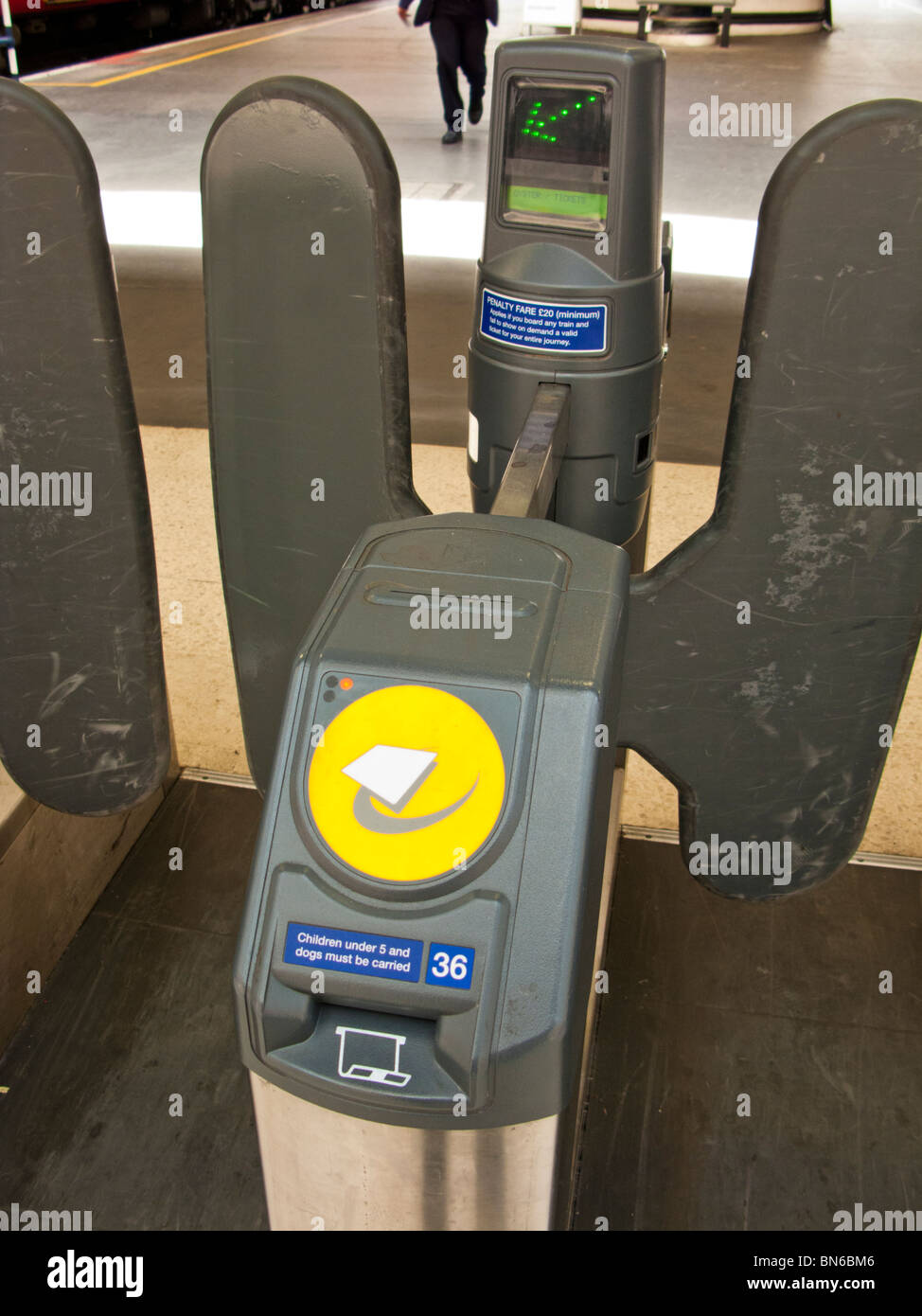 Ticket barrier hi-res stock photography and images - Alamy