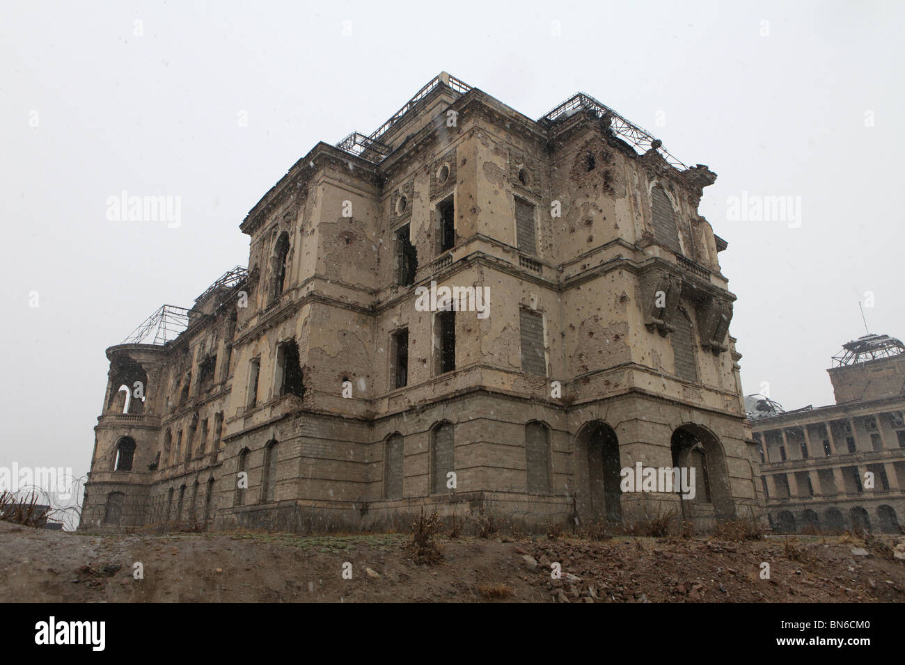 Destroyed presidential palace, kabul Stock Photo - Alamy