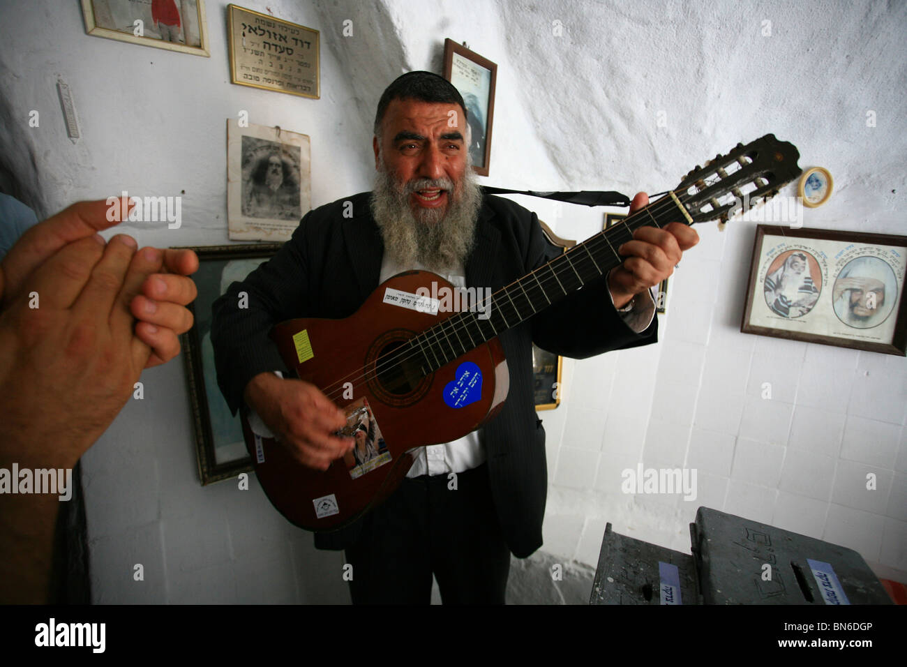 Israel, Upper Galilee, Orthodox Rabbi plays the guitar Stock Photo - Alamy