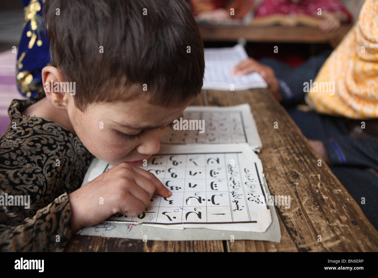 Class girls pakistan hi-res stock photography and images - Alamy