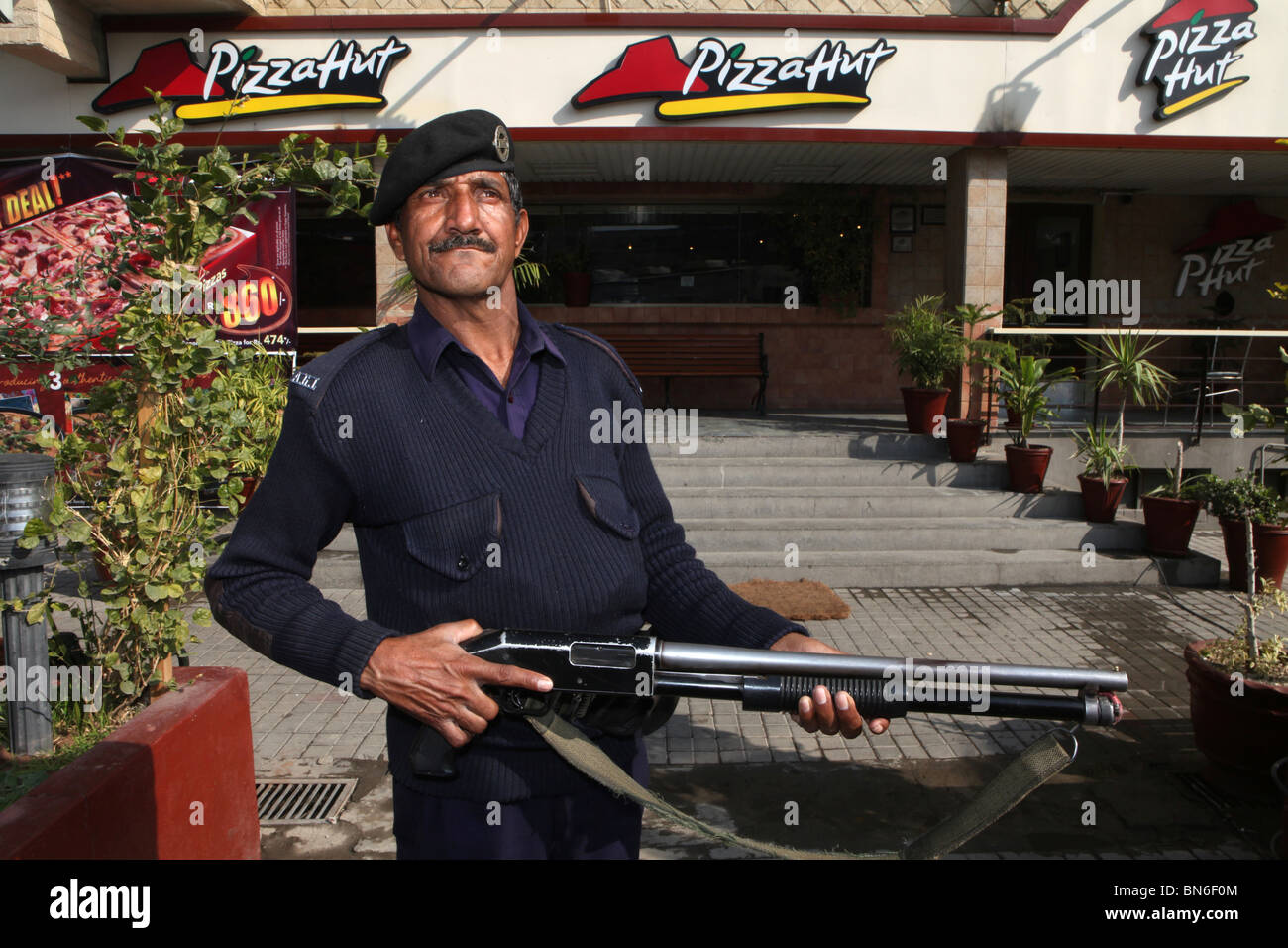 Police is alert in Pakistan for terrorists Stock Photo - Alamy
