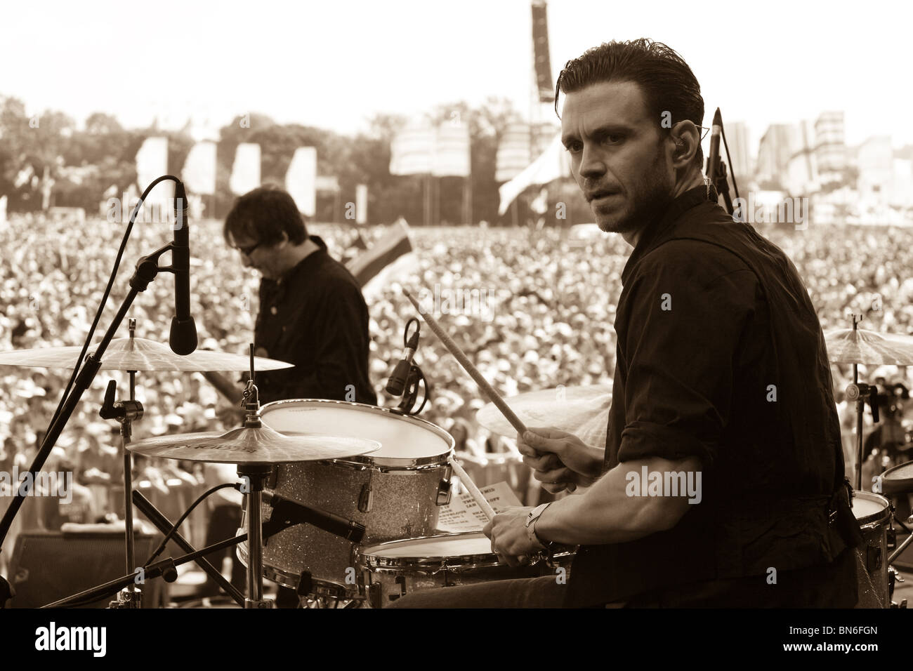 The lightning seeds photographed playing the pyramid stage at ...