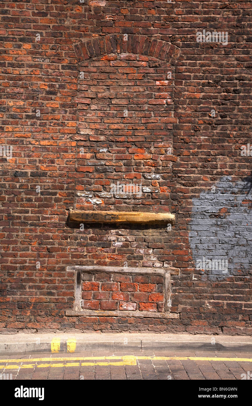 Bricked up windows Stock Photo - Alamy
