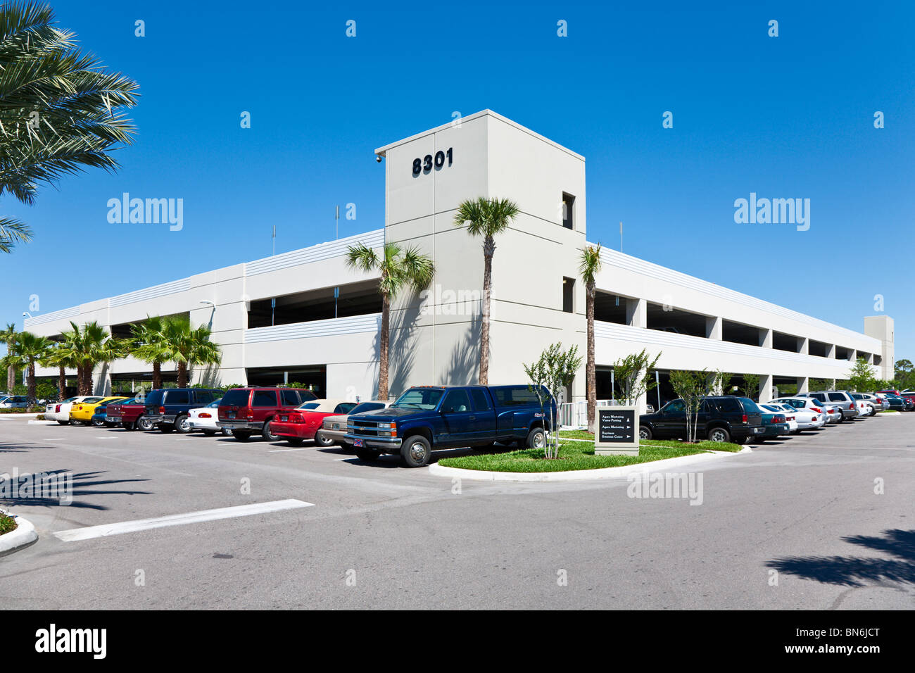Precast concrete columns hi-res stock photography and images - Alamy