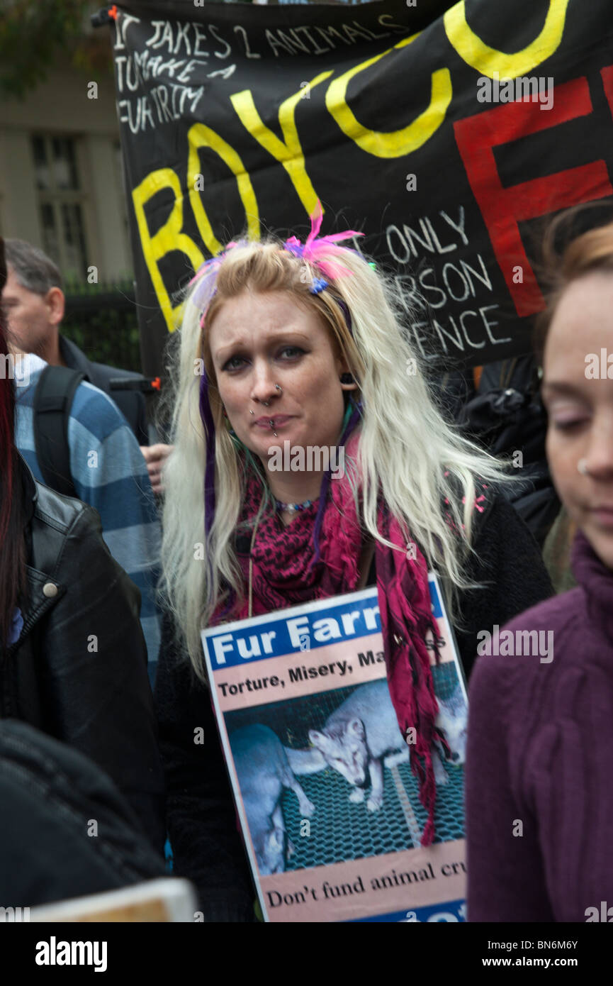 Woman fur around neck hi-res stock photography and images - Alamy