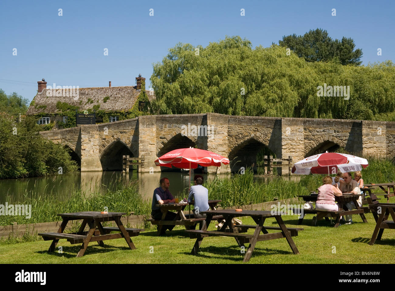The maybush oxfordshire hi-res stock photography and images - Alamy