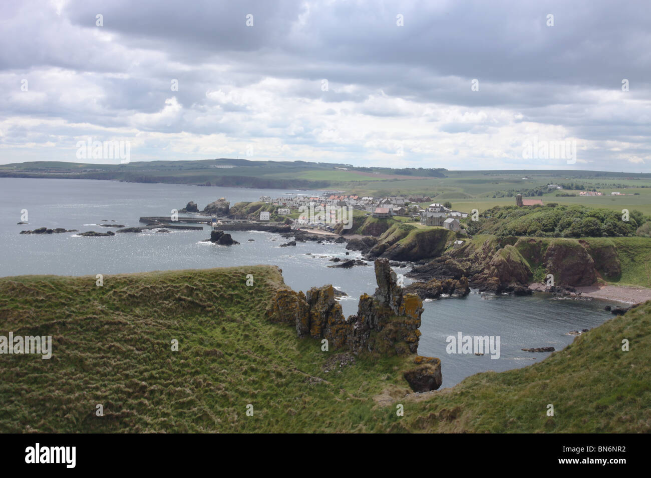 St abbs coastal village hi-res stock photography and images - Alamy