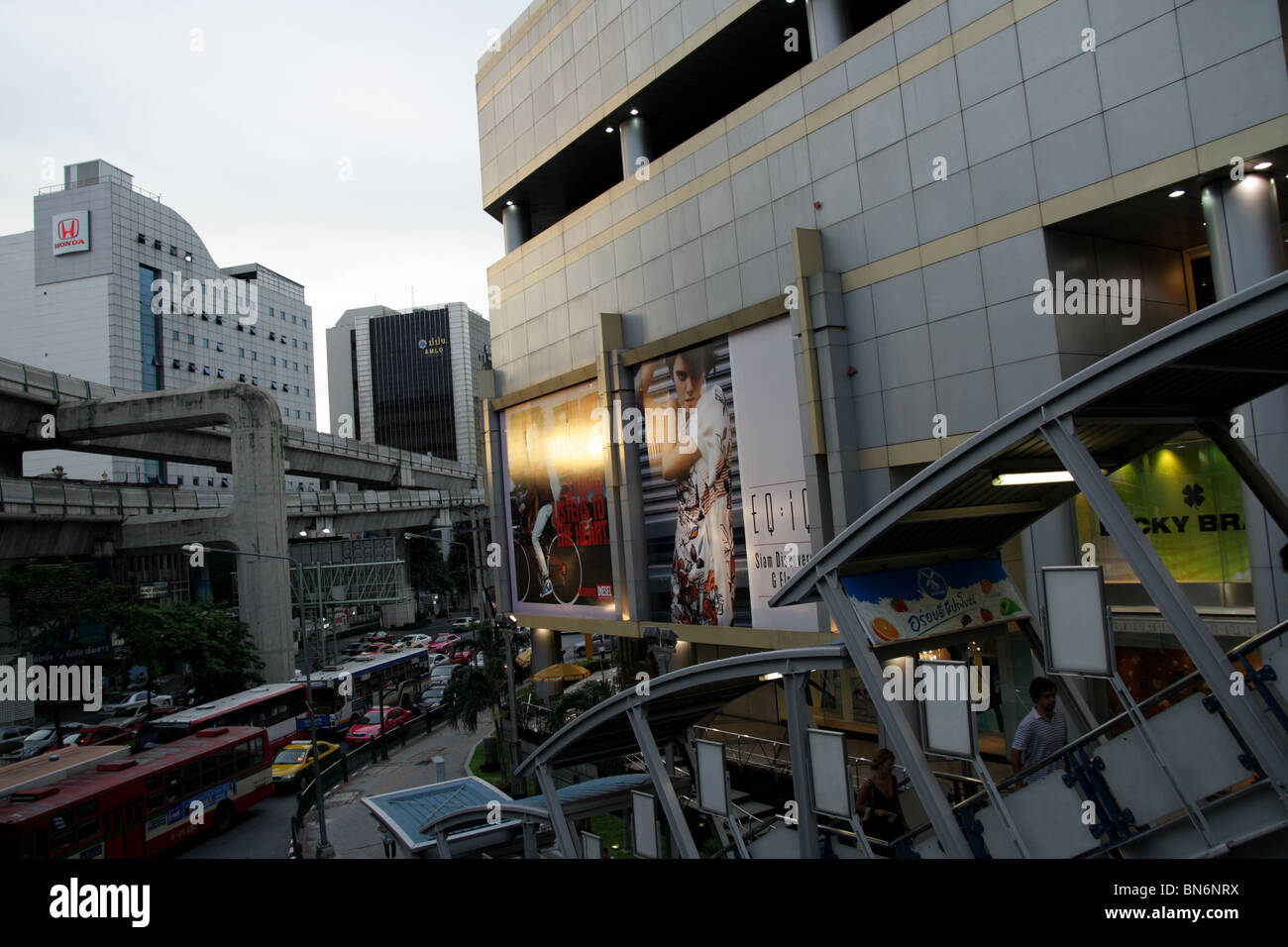 Siam Discovery Shopping Center , Bangkok , Thailand Stock Photo - Alamy