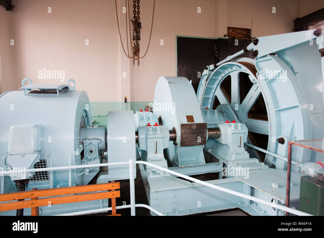 The old pit head winding gear at Geevor tine mine, the last working tin ...