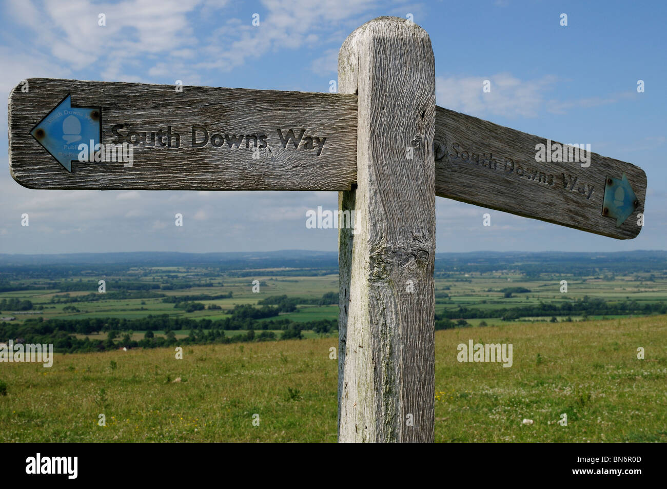 Sign post south downs way hi-res stock photography and images - Alamy