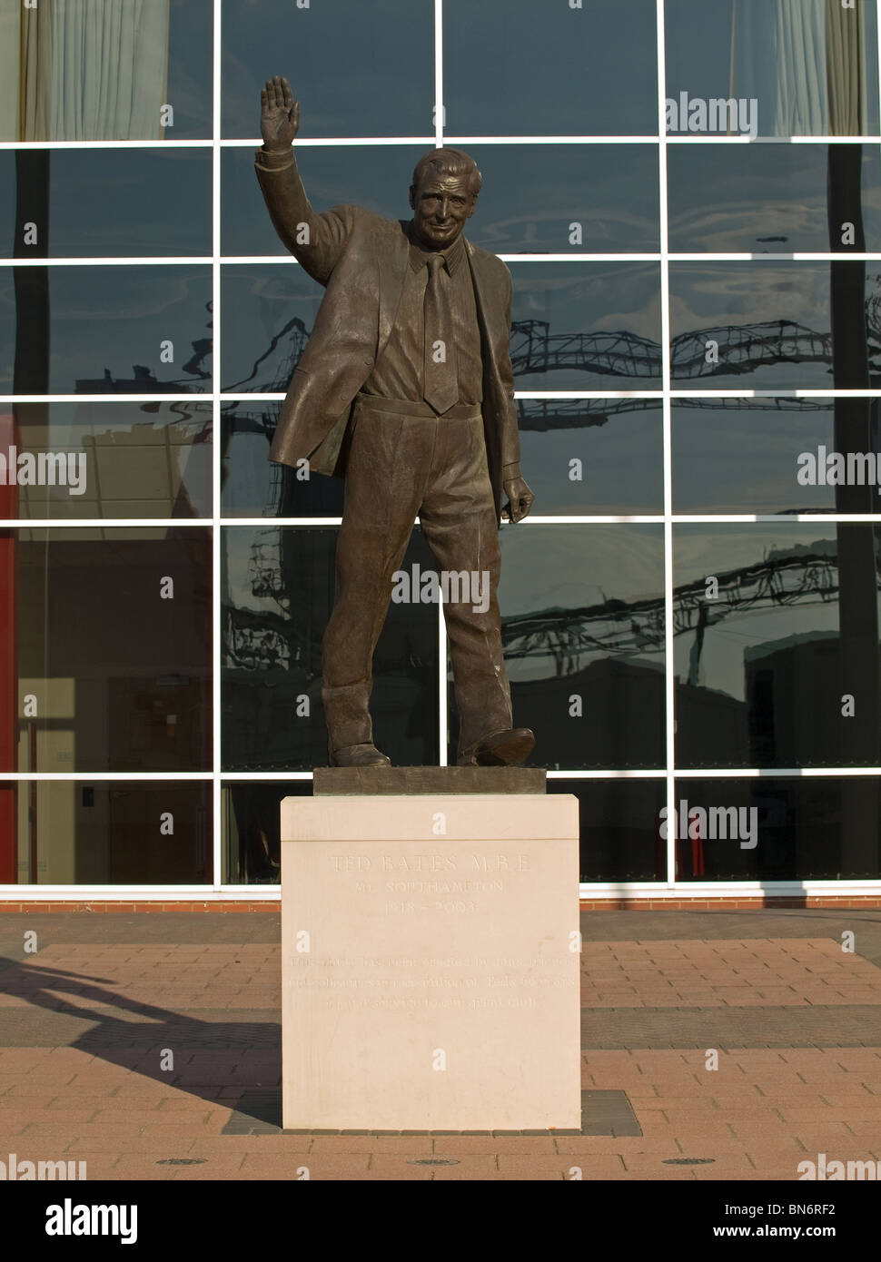 Bronze statue of Ted Bates at Southampton Football Club St Mary's ...