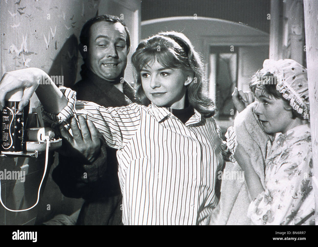 GIRL IN THE HEADLINES (1963) JANE ASHER, IAN HENDRY MICHAEL TRUMAN (DIR ...