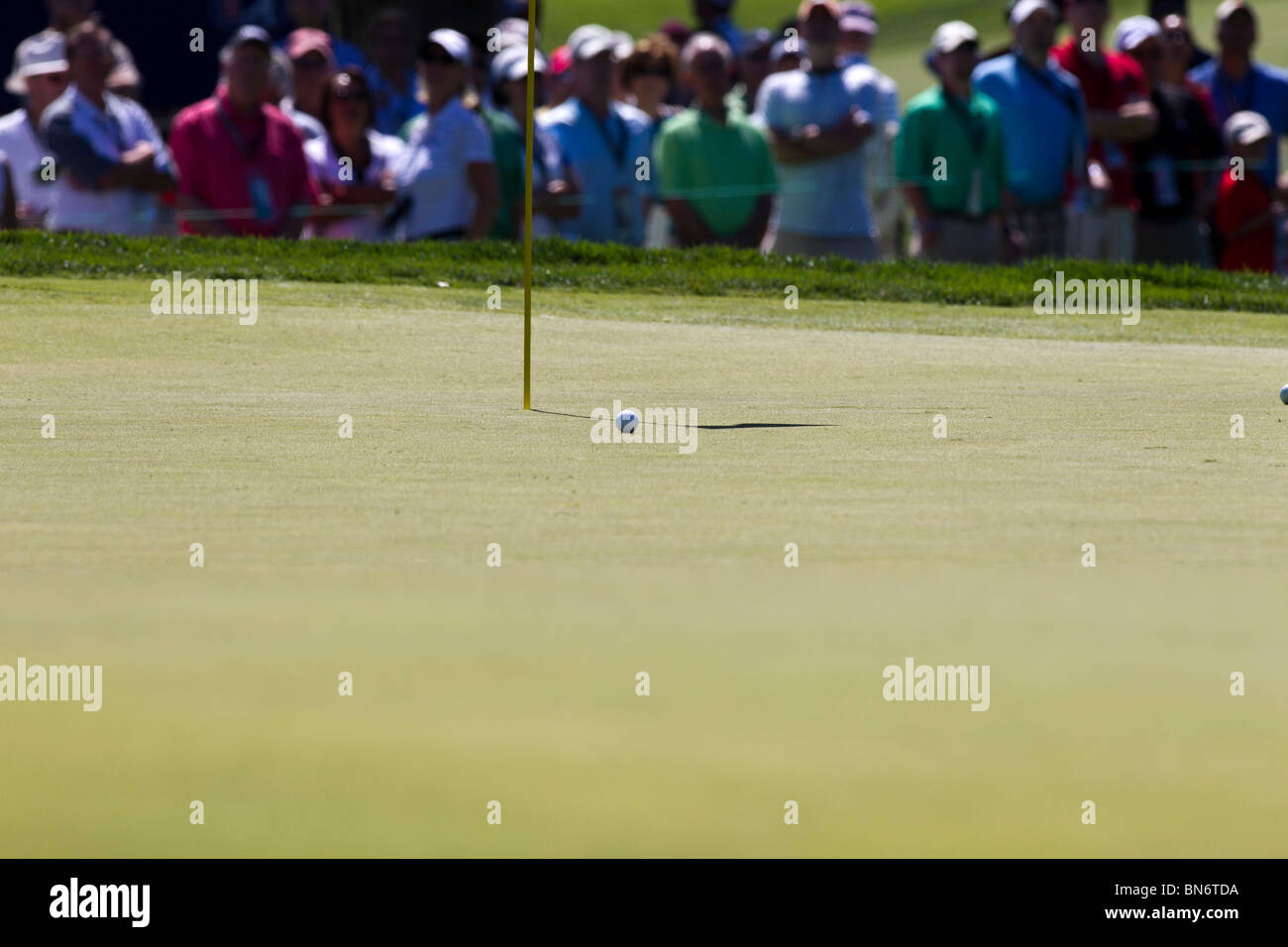 Golf pin golf ball hi-res stock photography and images - Alamy