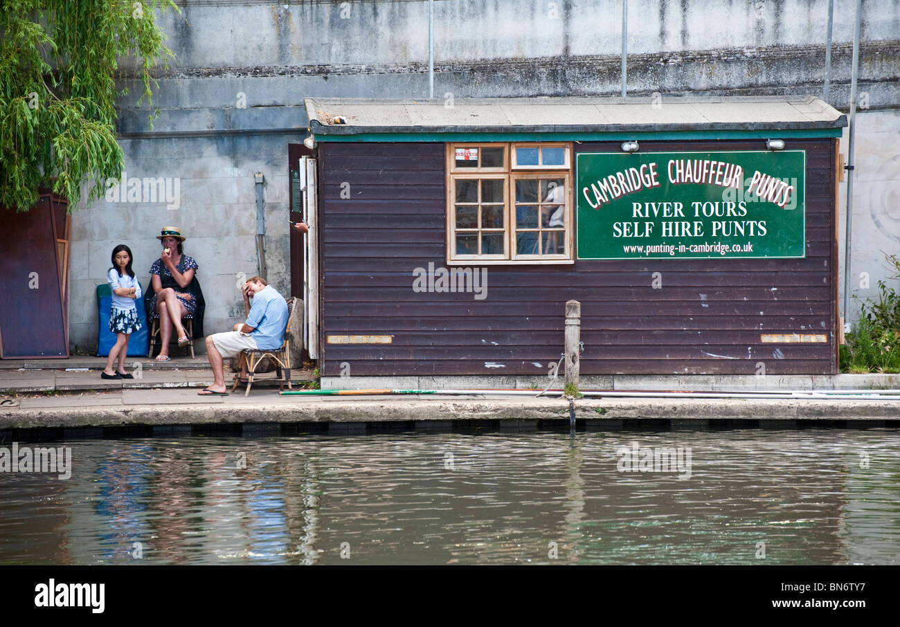 Cambridge chauffeur punts hi-res stock photography and images - Alamy