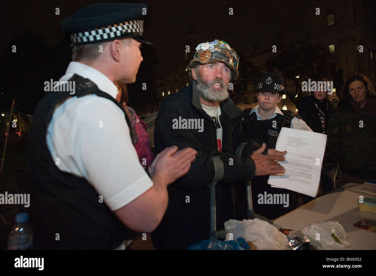 Police officers arrest peace campaigner Brian Haw in Parliament Square ...