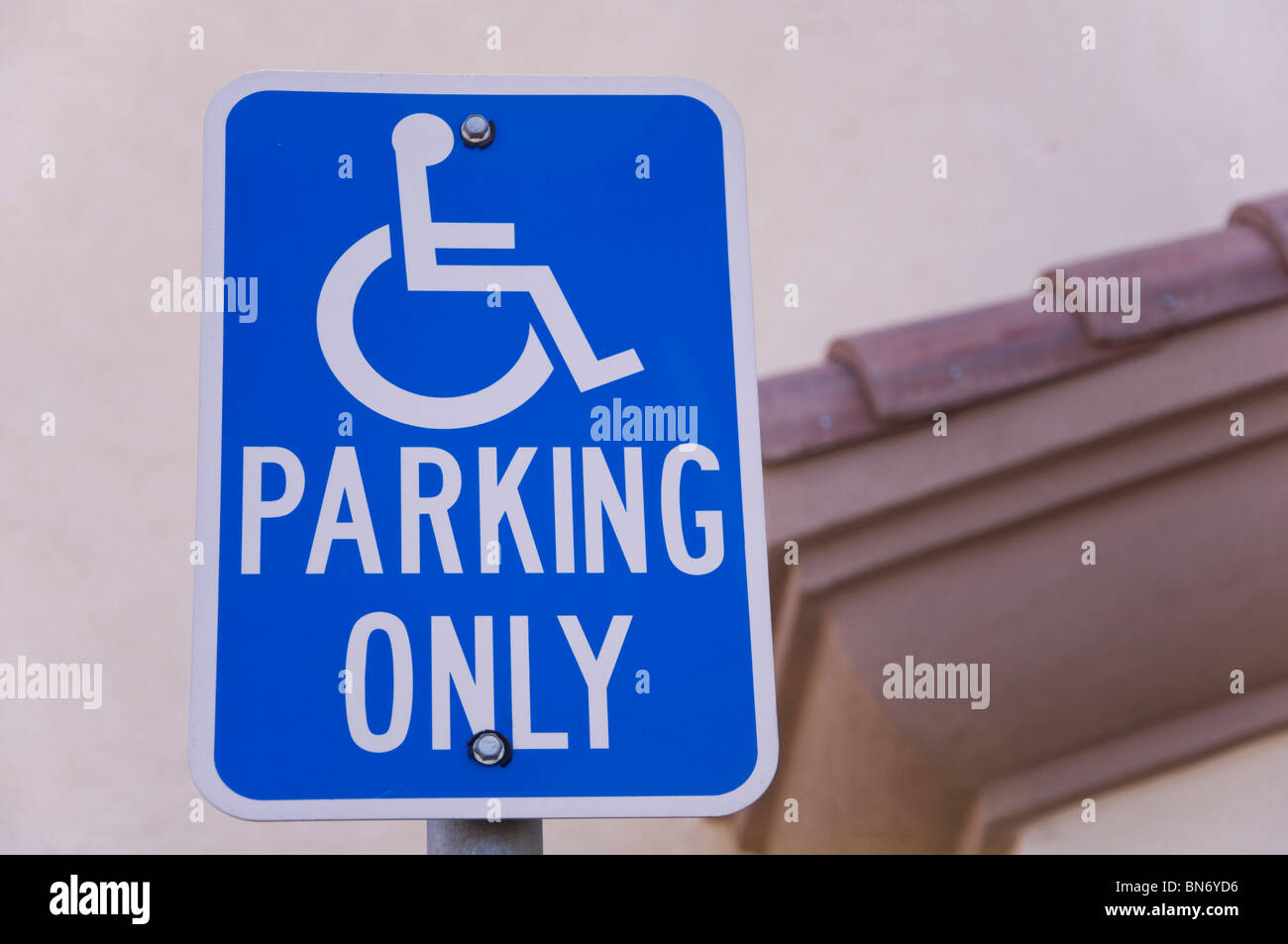 Disabled parking sign hi-res stock photography and images - Alamy