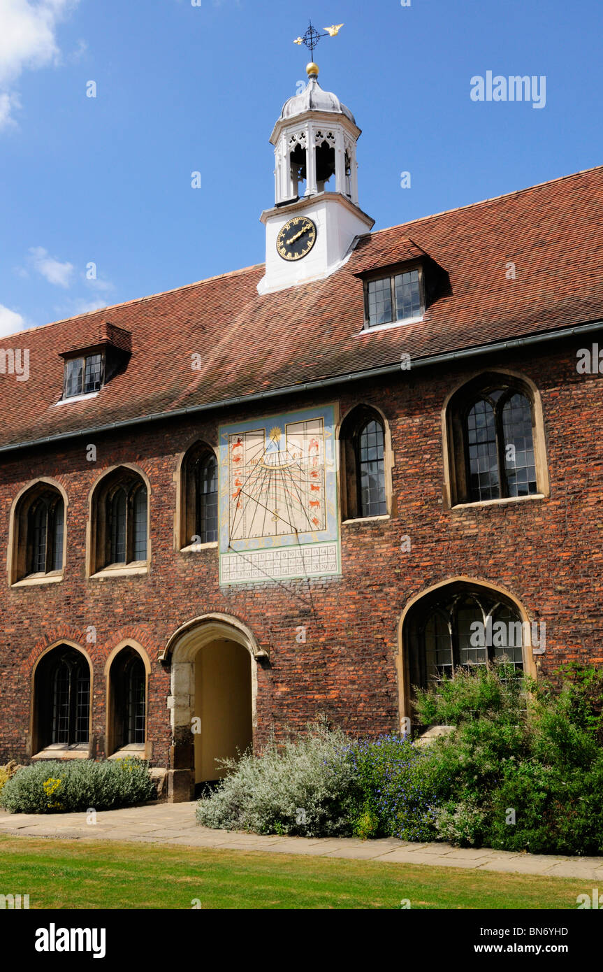 Sundial at Old Court at Queens College, Cambridge, England UK Stock ...