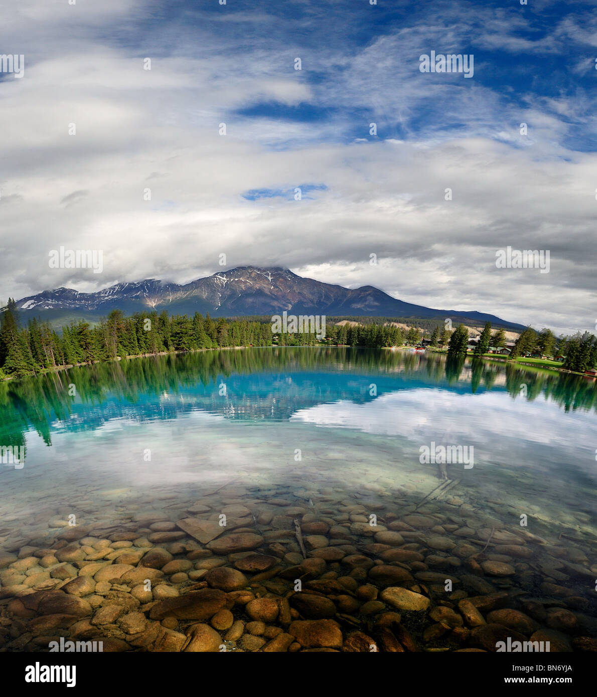 Pyramid lake canada hi-res stock photography and images - Alamy