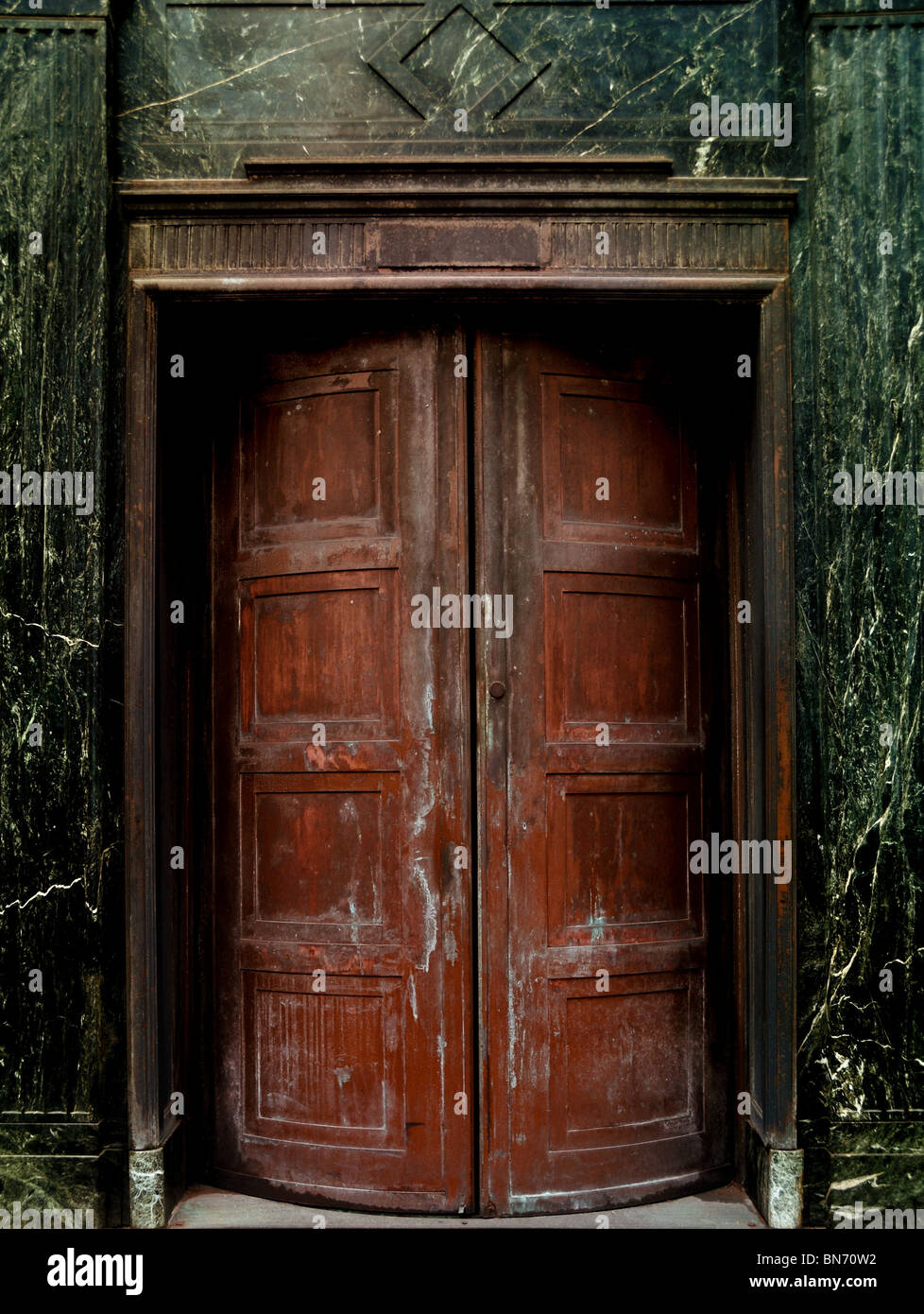 Curved doors hi-res stock photography and images - Alamy