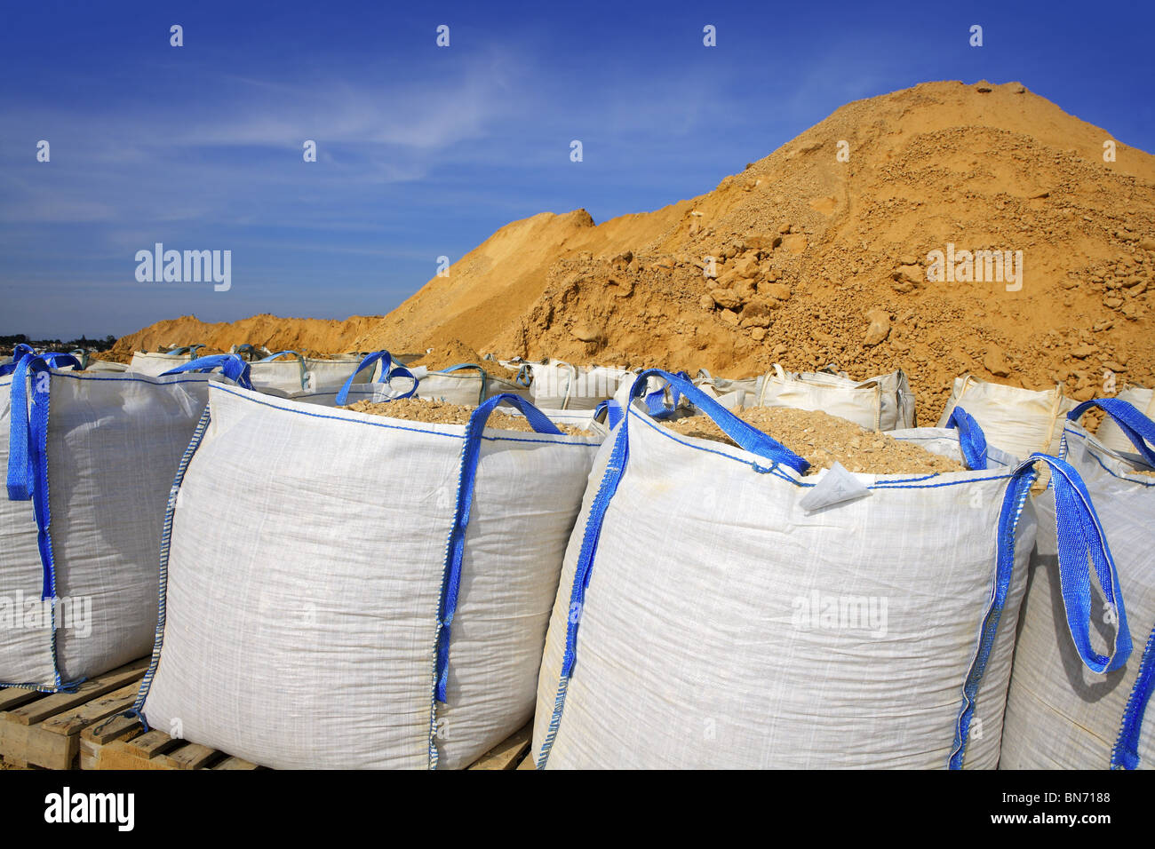 Sandbag construction hi-res stock photography and images - Alamy