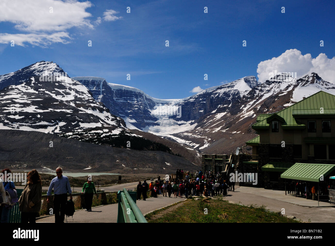 Icefield center hi-res stock photography and images - Alamy