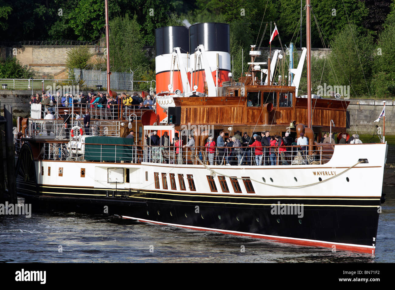 The Waverley Paddle Steamer departing from Glasgow on the River Clyde ...