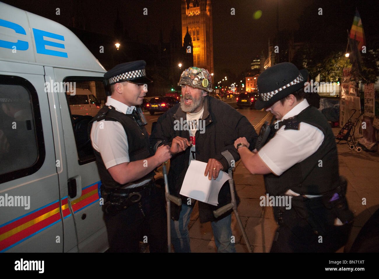Police officers arrest peace campaigner Brian Haw in Parliament Square ...
